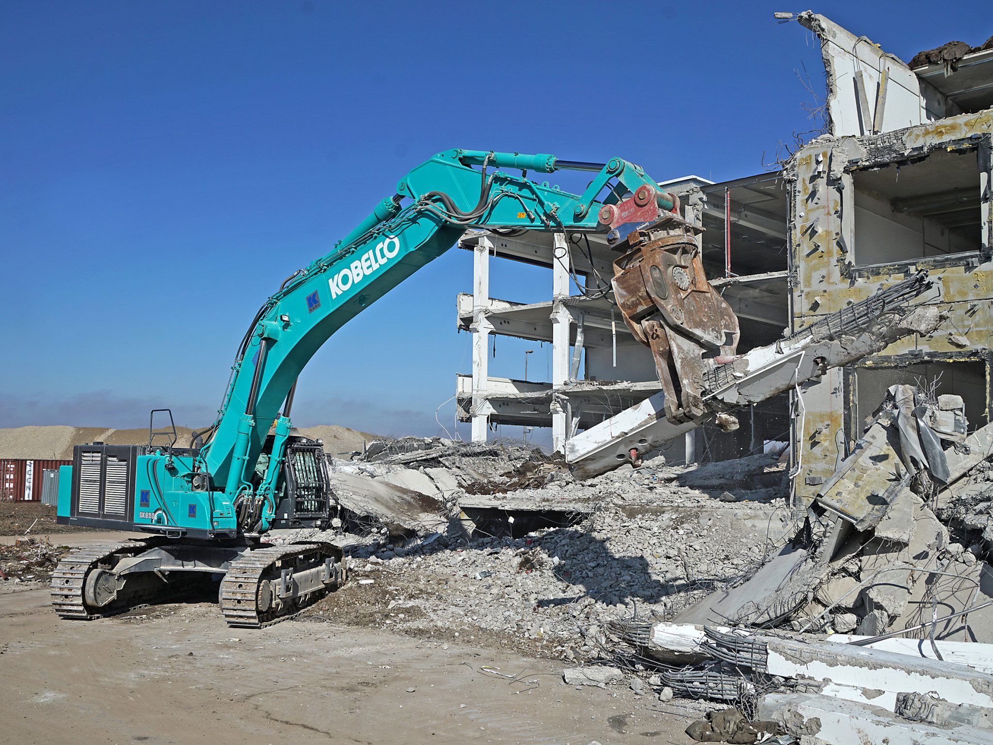 Kobelco SK850LC-10E joins the Karl Group fleet for tough demolition ...