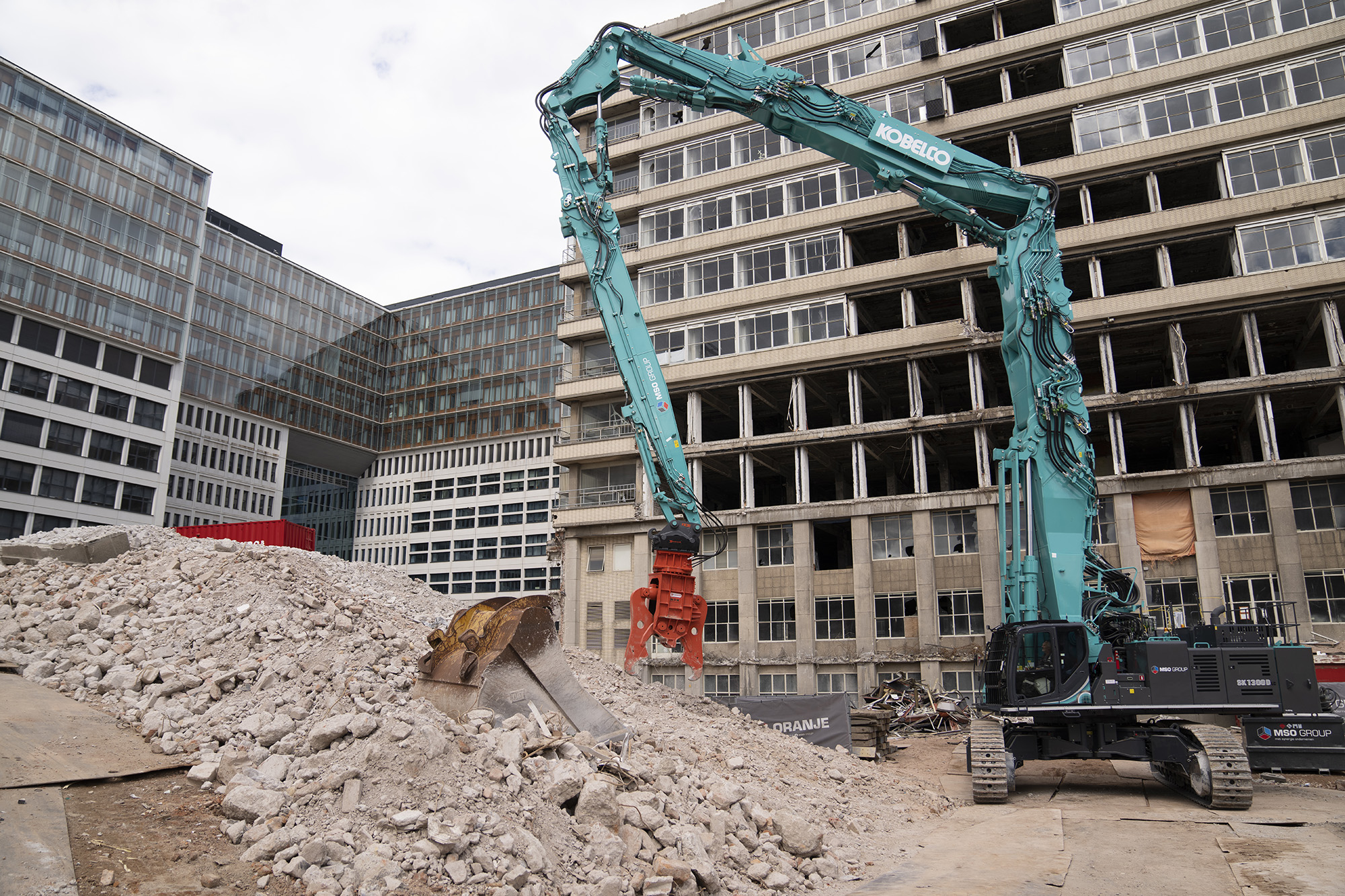 Kobelco wins World Demolition Award - Kobelco Construction Machinery ...